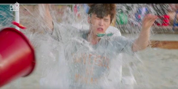 Manhole goes retro for the ultimate beach holiday » Dramabeans Korean ...