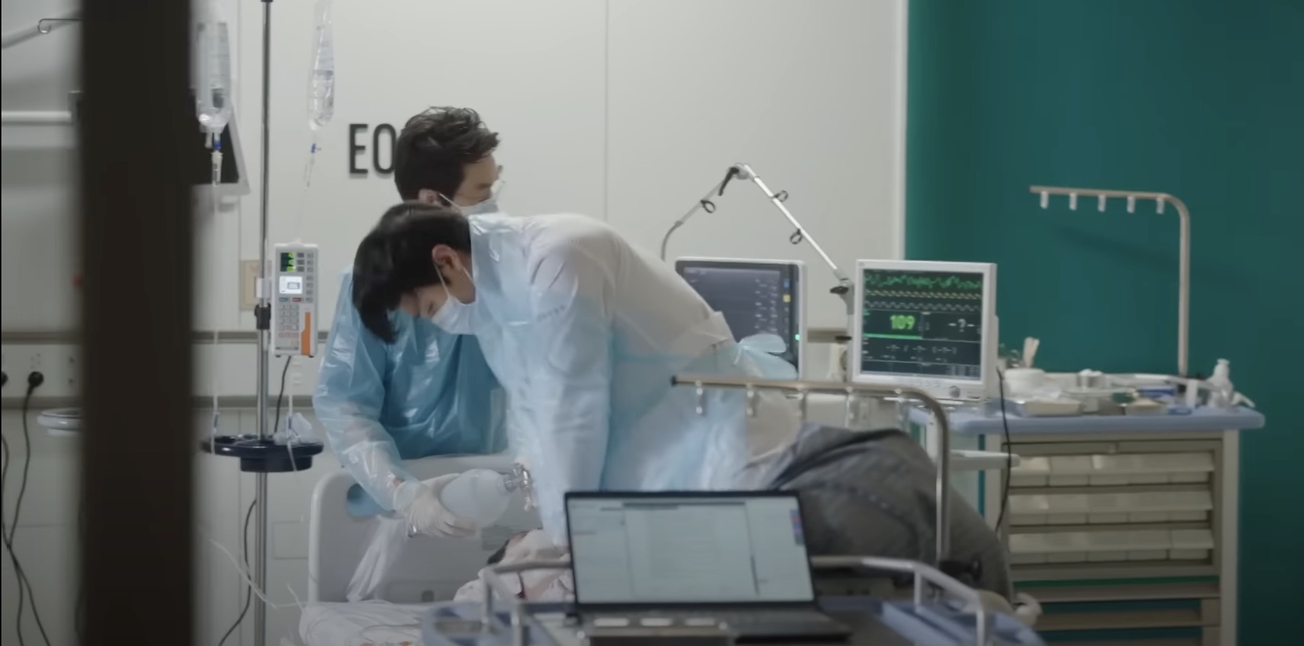 Returning to Doldam in Romantic Doctor Teacher Kim 3