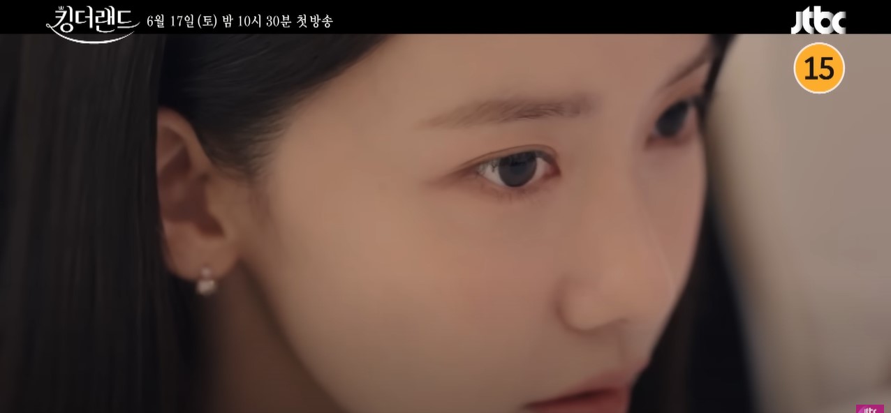 Junho and Yoon-ah invite us to stare in King the Land