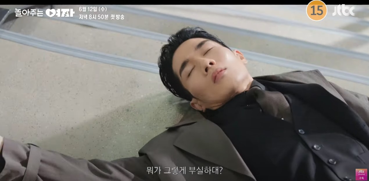 Han Sun-hwa has My Sweet Mobster Uhm Tae-gu feeling faint